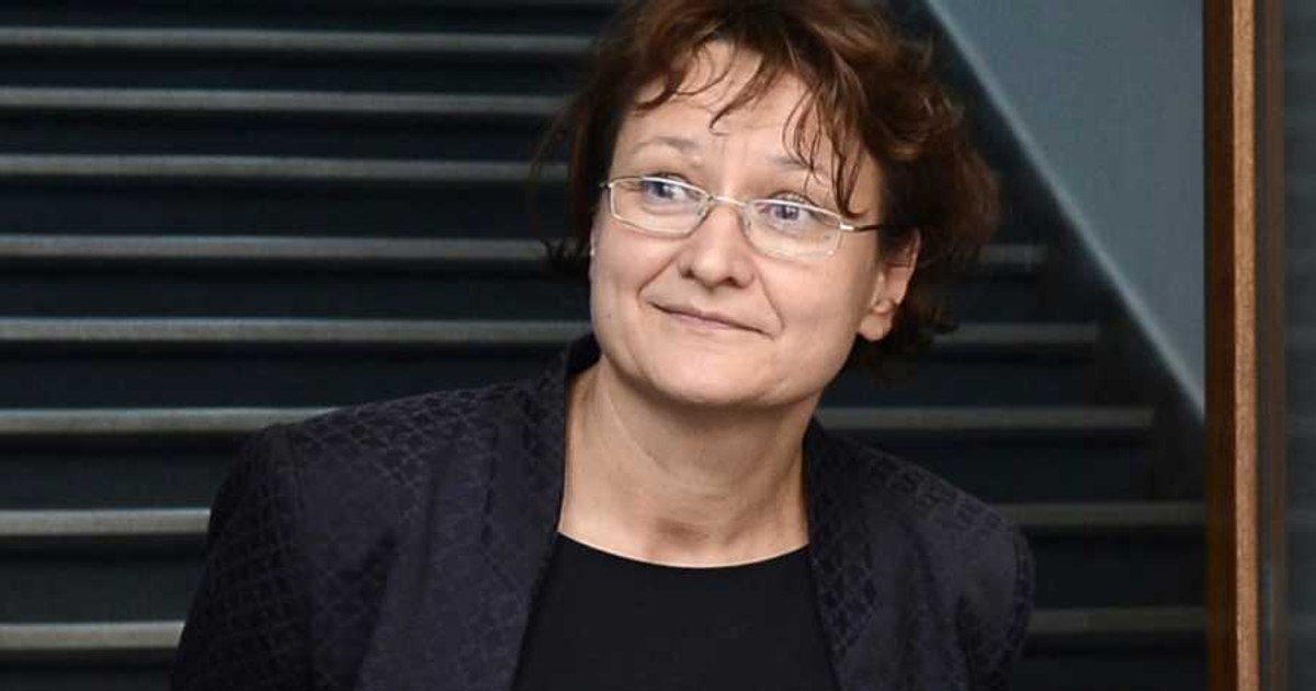 Laura Georgescu nu îşi dă demisia de la conducerea CNA, dar îşi deleagă ...