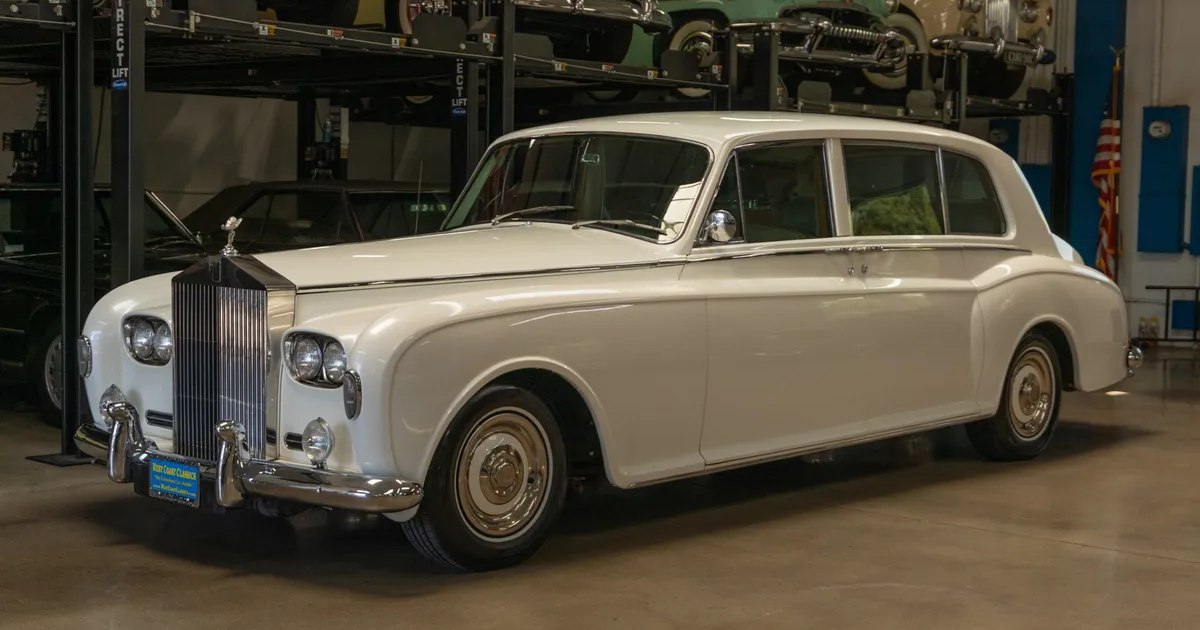 Bijuterie uitată: un Rolls Royce din 1961, descoperit într-un hambar, scos la vânzare | adevarul.ro