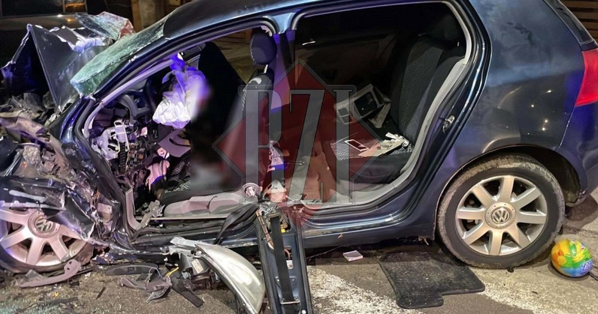 Accident teribil, soldat cu 5 răniți, în urma impactului devastator între 2 mașini. Șoferii ...