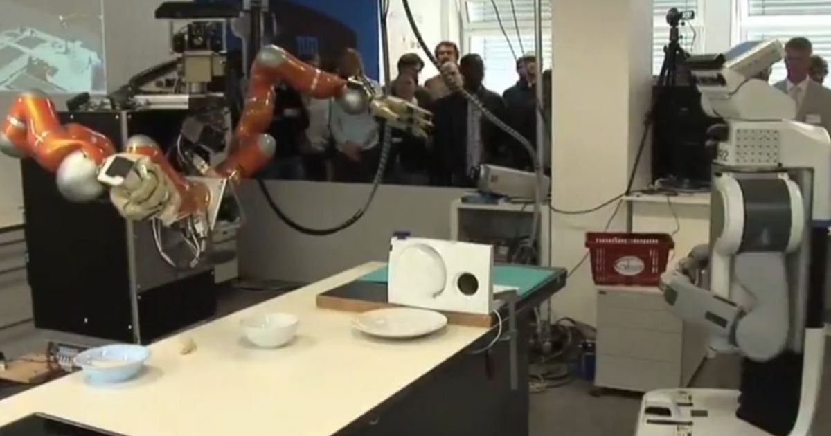 VIDEO A fost inventat robotul care face cumpărăturile şi mâncare în ...