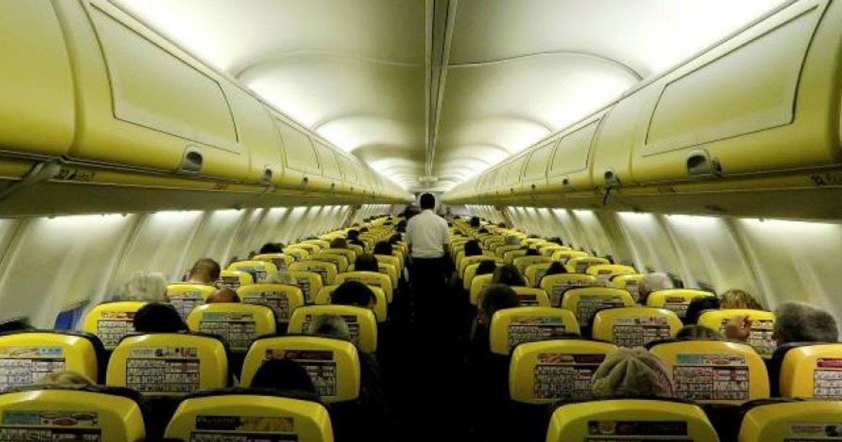 Cele mai mizerabile locuri din avion și cum ne protejăm de microbi când ...