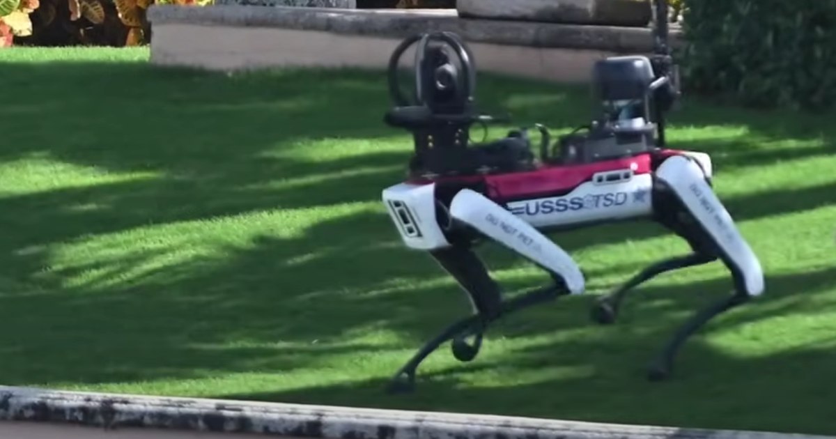 Donald Trump, păzit de un câine robot la Mar-a-Lago. Avertismentul ...