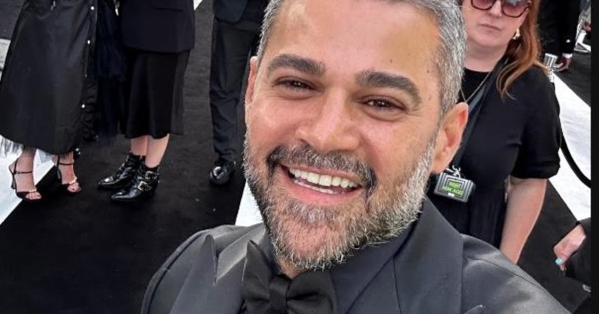 Cum a ajuns hairstylistul George Soare să-i întâlnească pe Jenna Ortega ...