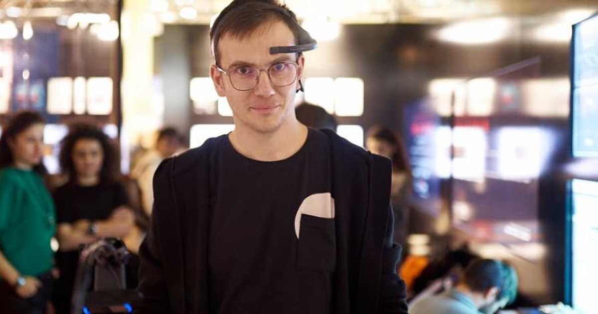 Scenograful Adrian Damian: „Cred că tehnologia nu trebuie separată de ...