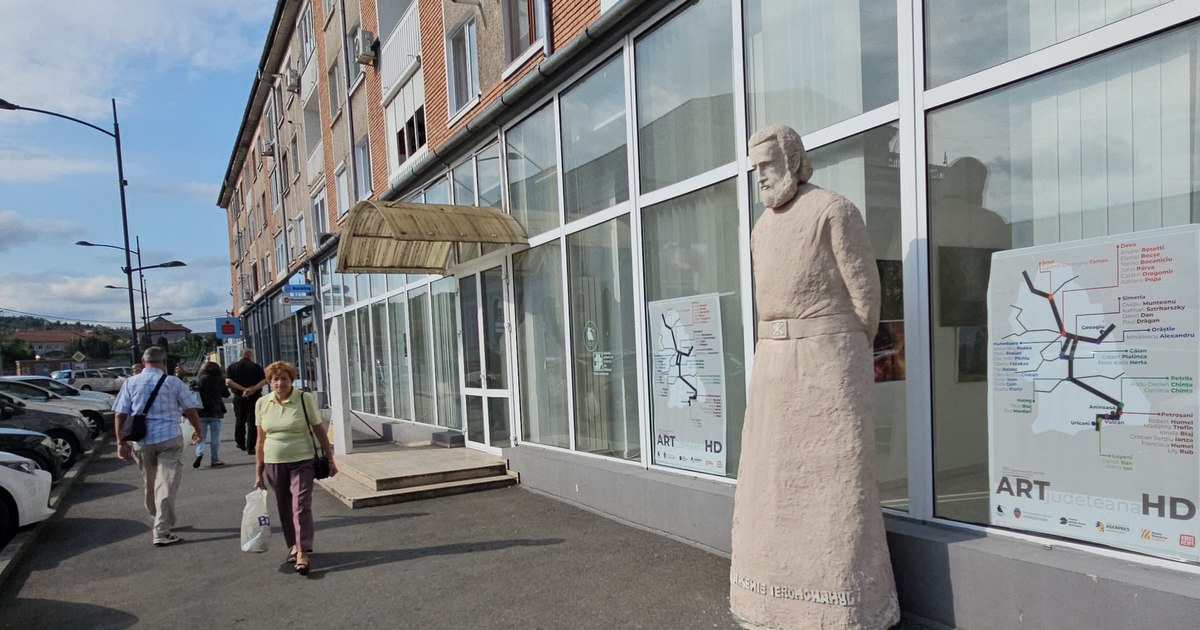 Misterul statuii lui Arsenie Boca din Hunedoara. Localnicii au rămas ...