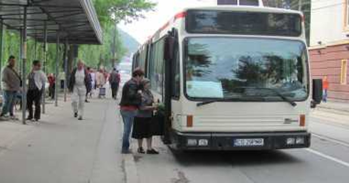 Reşiţenii se plimbă începând de azi cu autobuze mult mai noi | adevarul.ro