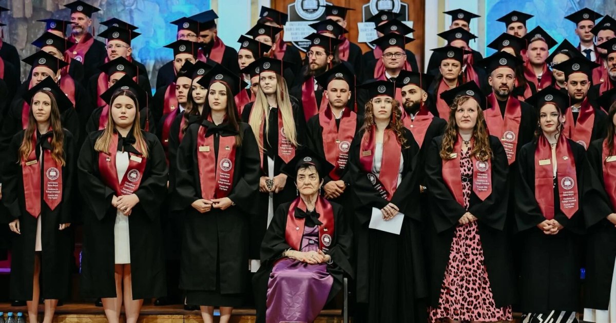 Cea mai vârstnică studentă din România a absolvit facultatea la 90 de ...