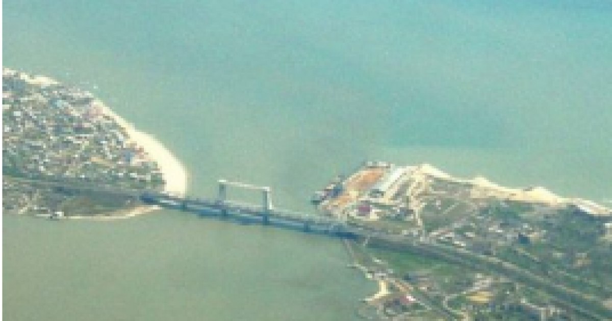 Un pod strategic peste estuarul râului Nistru de lângă Odessa, avariat ...