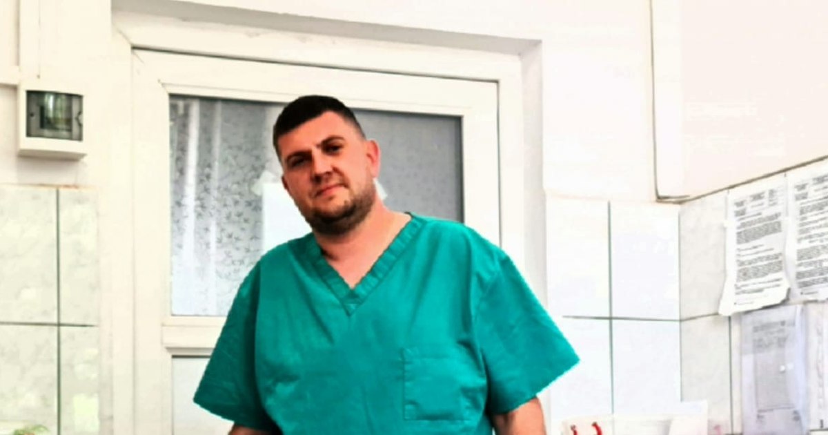 Când s-a prezentat la spital, asistentul care a murit acuza un junghi ...
