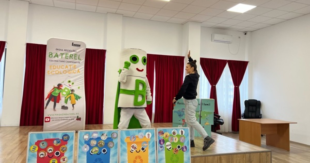 Peste 10.000 de elevi de la 300 de școli din România intră într-un ...