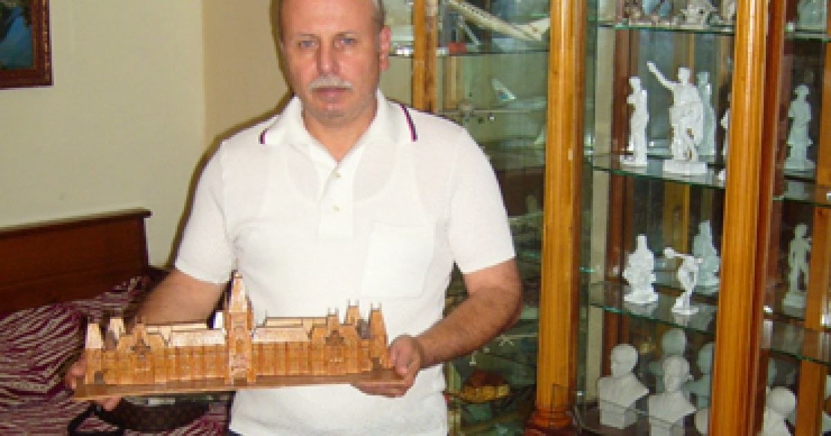 Neamţ: Paul Costea: Face clădiri din beţe de chibrituri | adevarul.ro