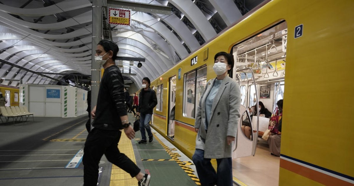 Bărbatul care a înjunghiat zece persoane într-un tren din Tokyo a vrut ...