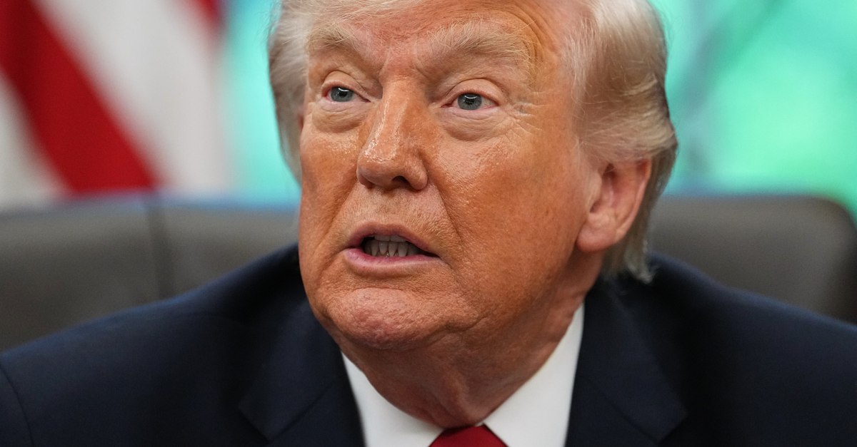 Donald Trump ar putea lipsi de la nunta fiului său. „Am o problemă care ...