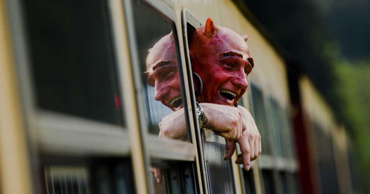 Diavolul în secolul XXI: cum a evoluat de la monstrul fabulous care îşi ...