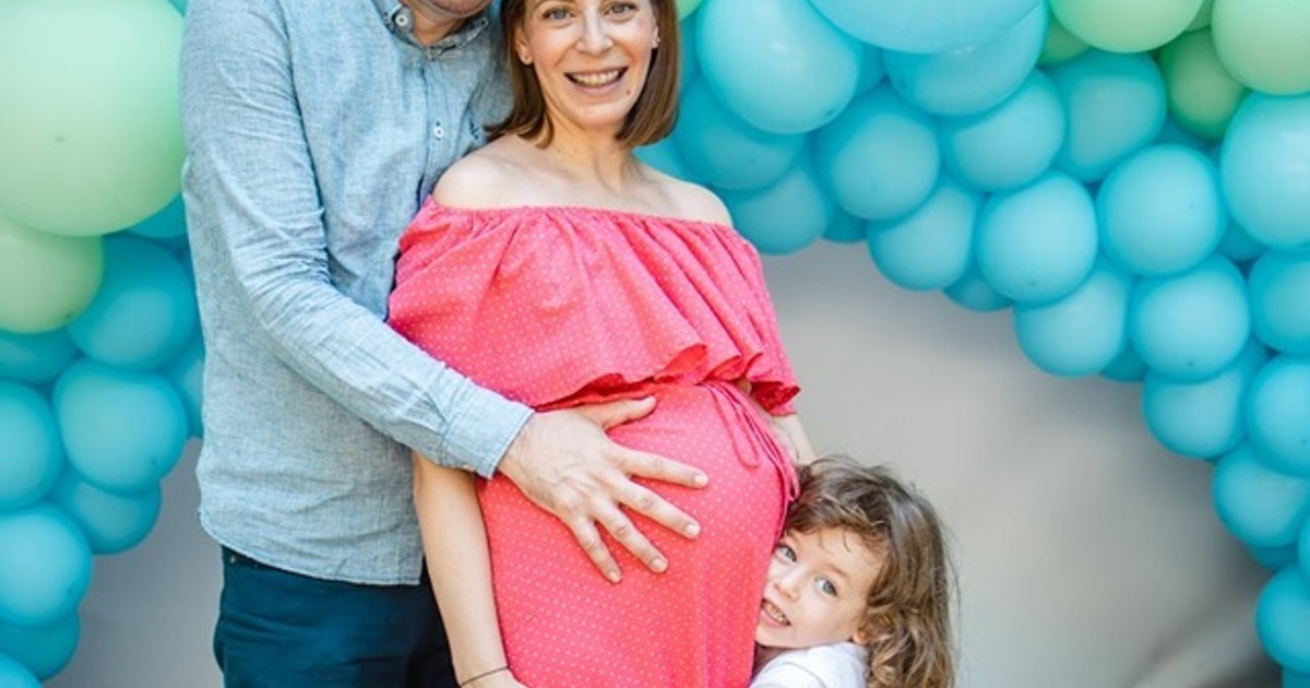 Eli Roman a născut. Acum e mămica a doi băieţi, unul mai frumos ca ...