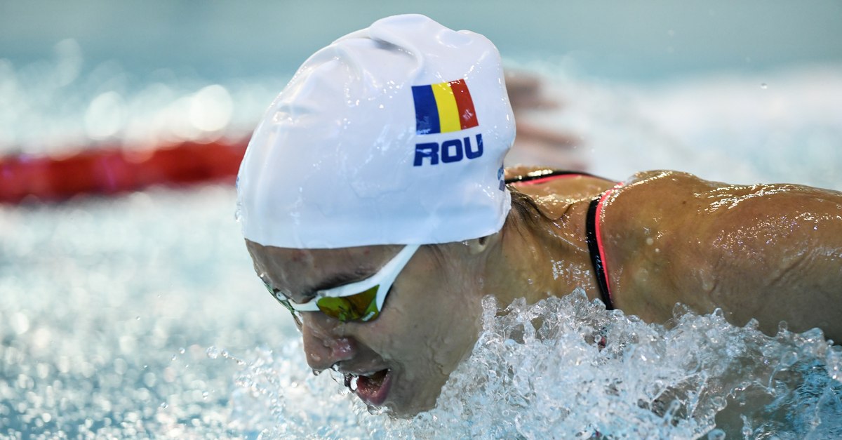 Înotătoarea Bianca Andreea Costea a doborât un record național vechi de ...