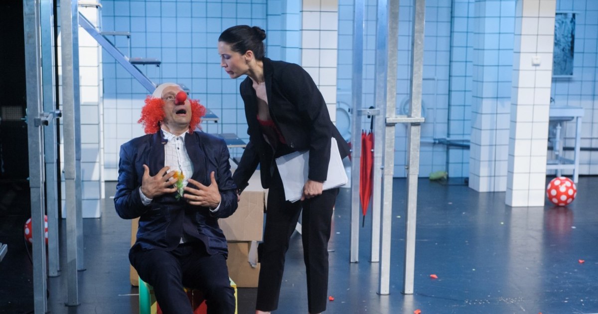 Un spectacol de tip matrioşkă | adevarul.ro