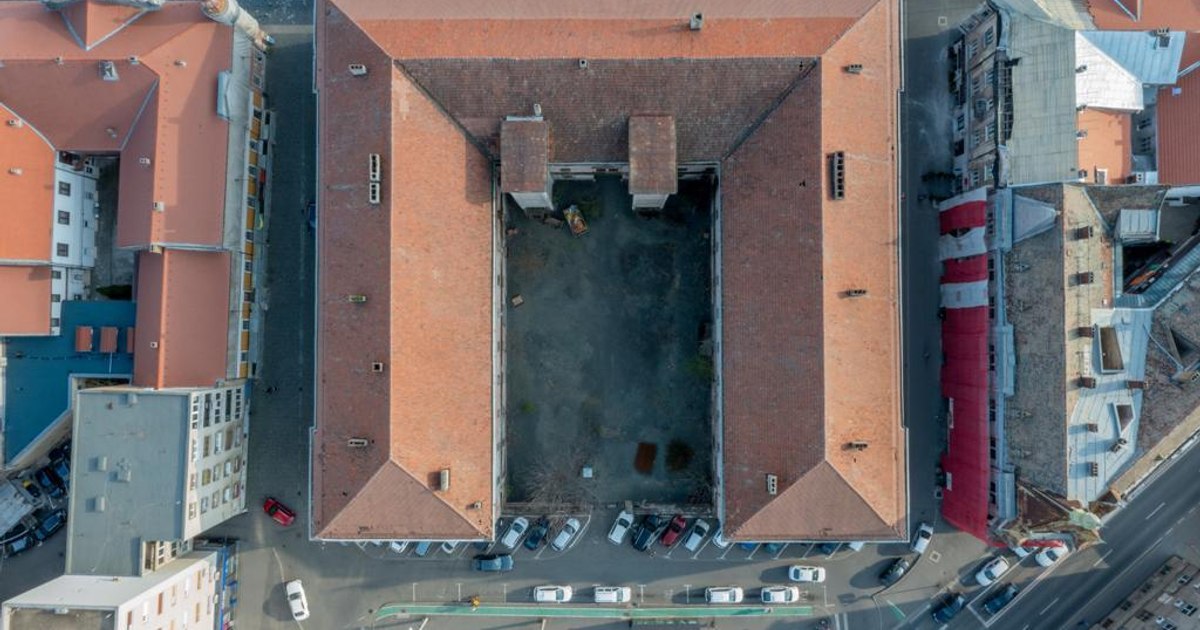 Cazarma U devine un uriaș parc de sculptură. Unul dintre cele mai ample ...