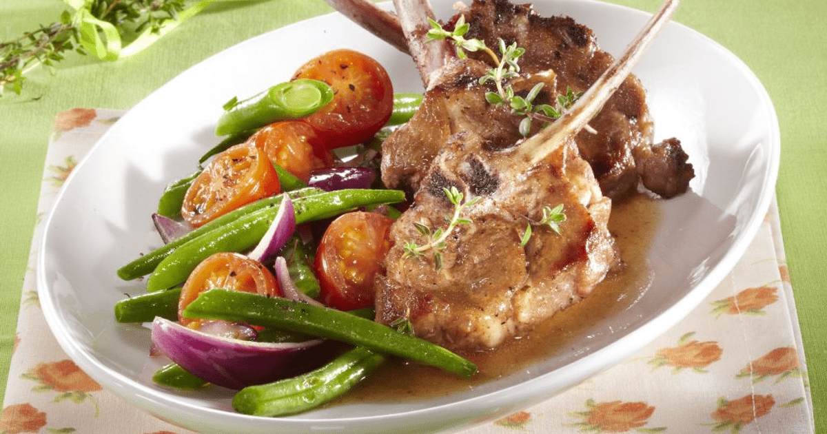 Coaste de miel cu legume sotate