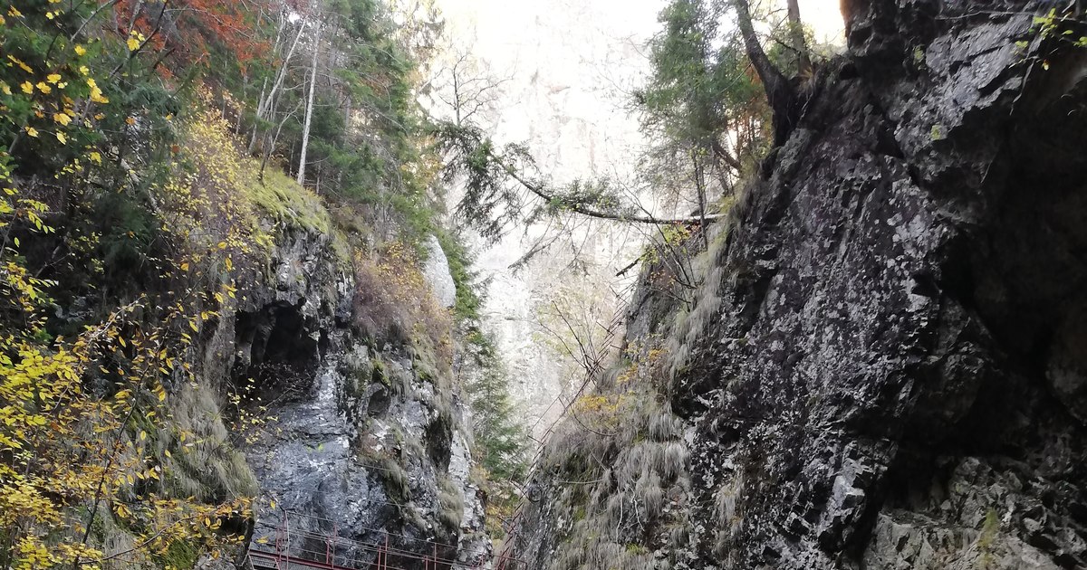 Aventură în canionul Valea lui Stan, unul dintre cele mai spectaculoase ...