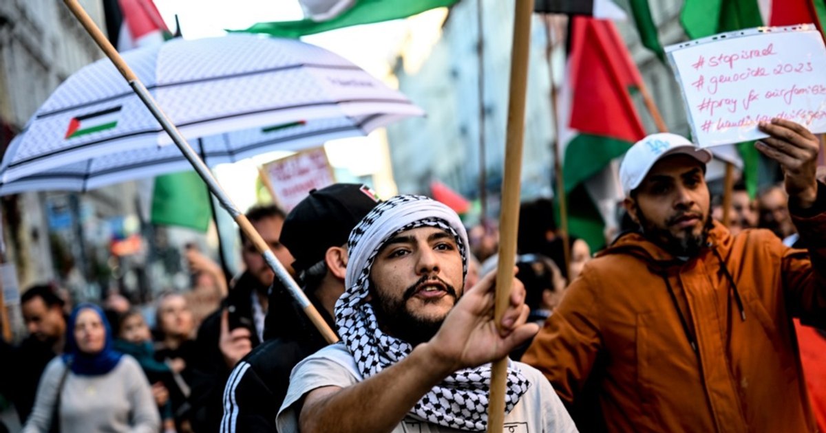 Peste 7.000 de manifestanţi au scandat la Berlin pro-Palestina ...