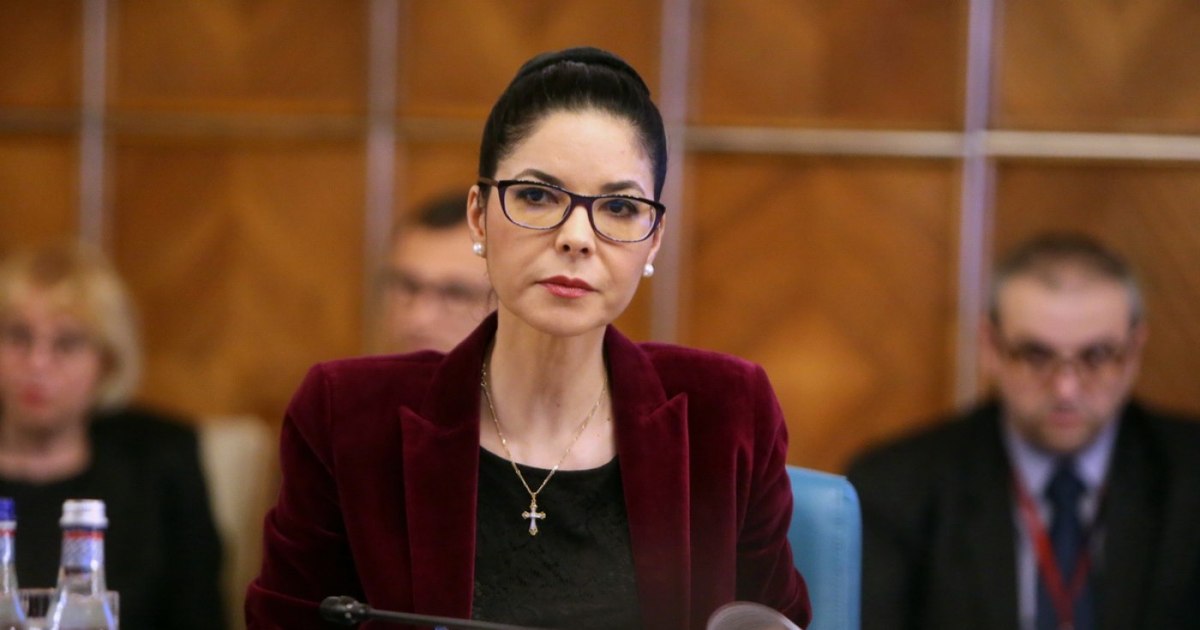 Ana Birchall, acuzată că s-ar fi oferit să devină agent CIA în schimbul ...