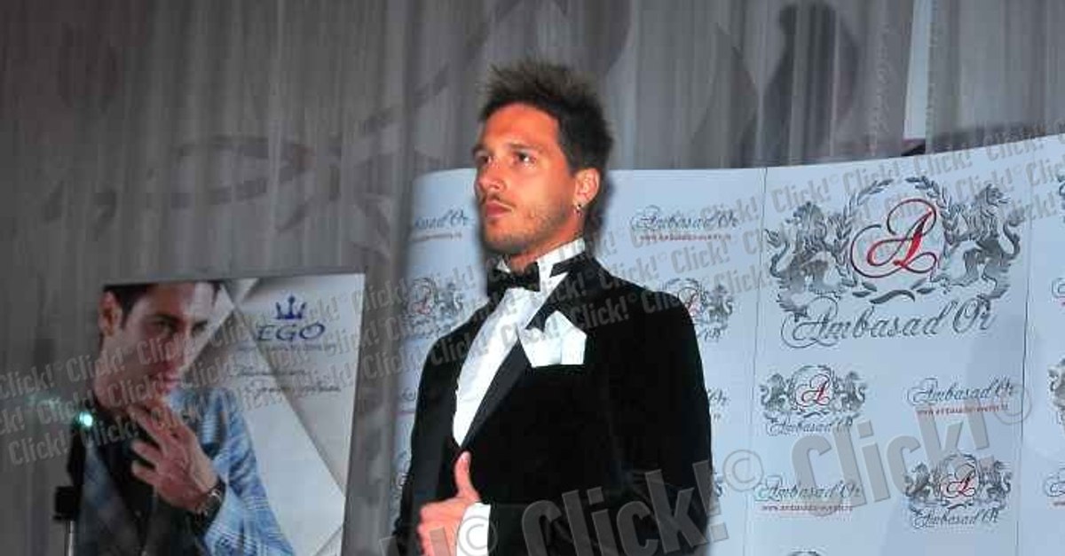 Unde-i moca, hop şi ei! Alex Avram şi Alex Jilavu, invitaţi la toate ...