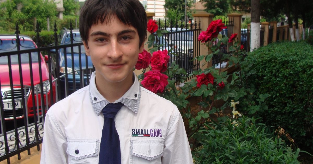 Râmnicu Vâlcea: Valentin Drăgan, informaticianul „de aur” de la Şcoala ...