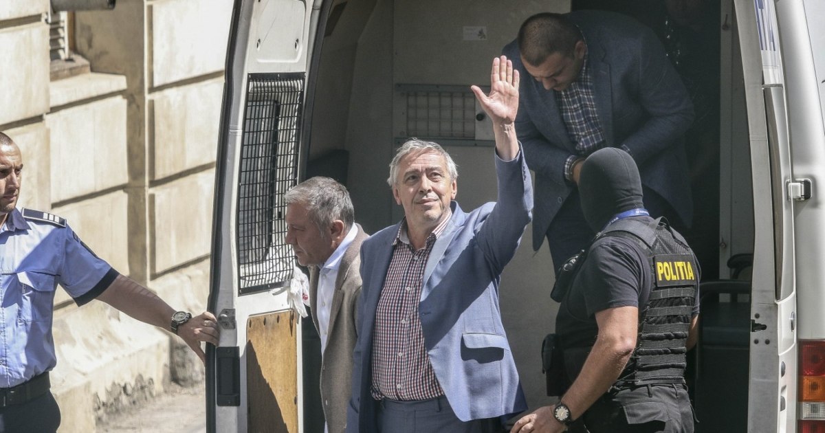 Fostul şef al CNAS, Marian Burcea, obţine o primă decizie în instanţă ...