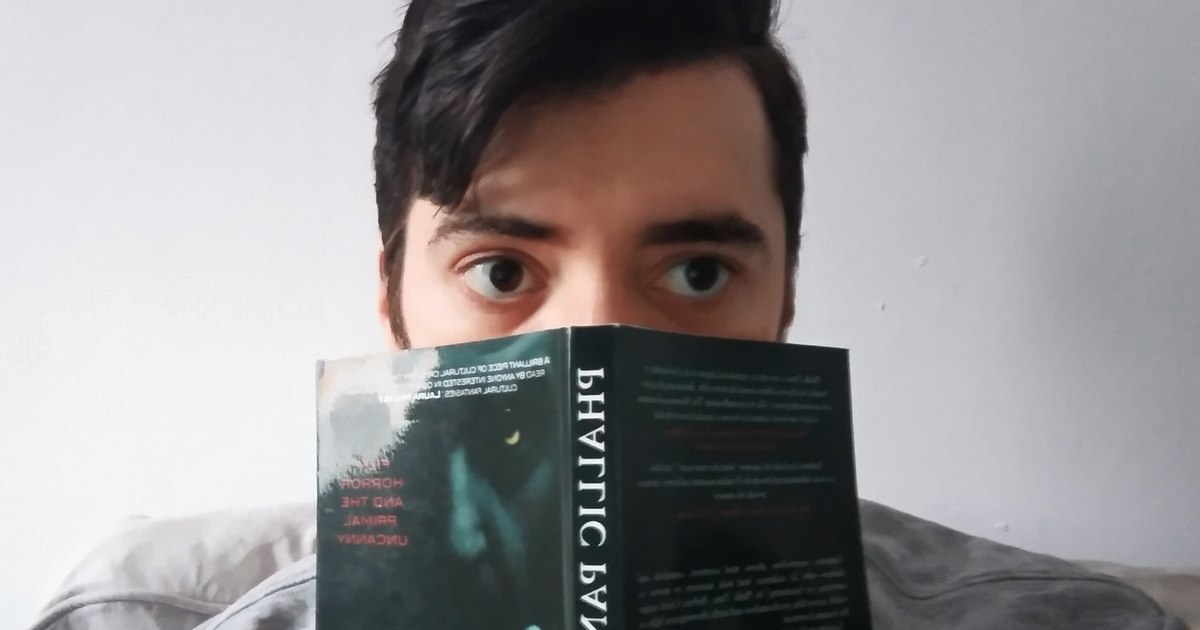 O fotografie cu un profesor îmbrăcat în fustă a împărțit Internetul ...