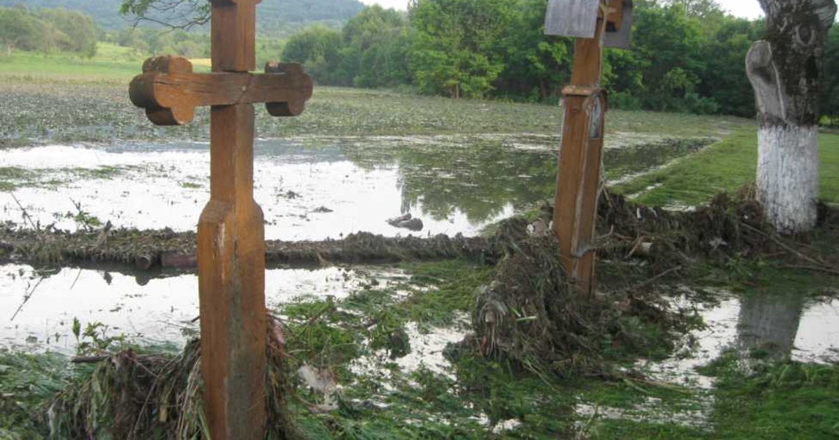 Râul Bega a făcut ravagii în Mănăstirea “Izvorul Miron” de la Românești ...