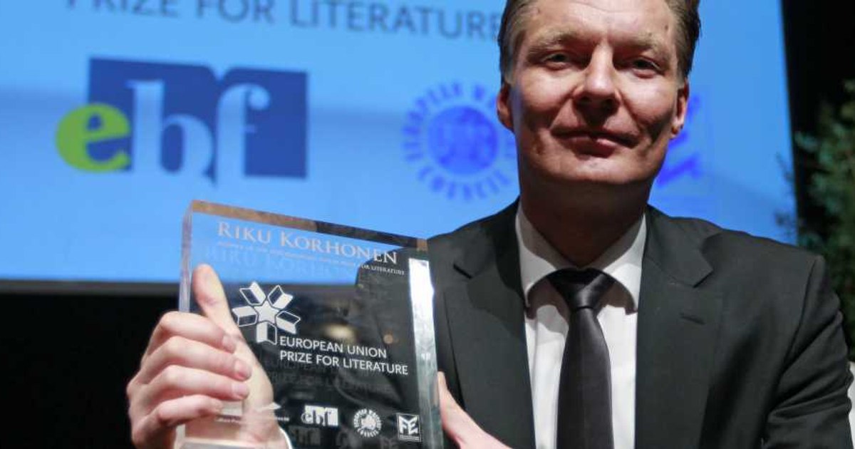 Scriitor român, premiat de UE | adevarul.ro