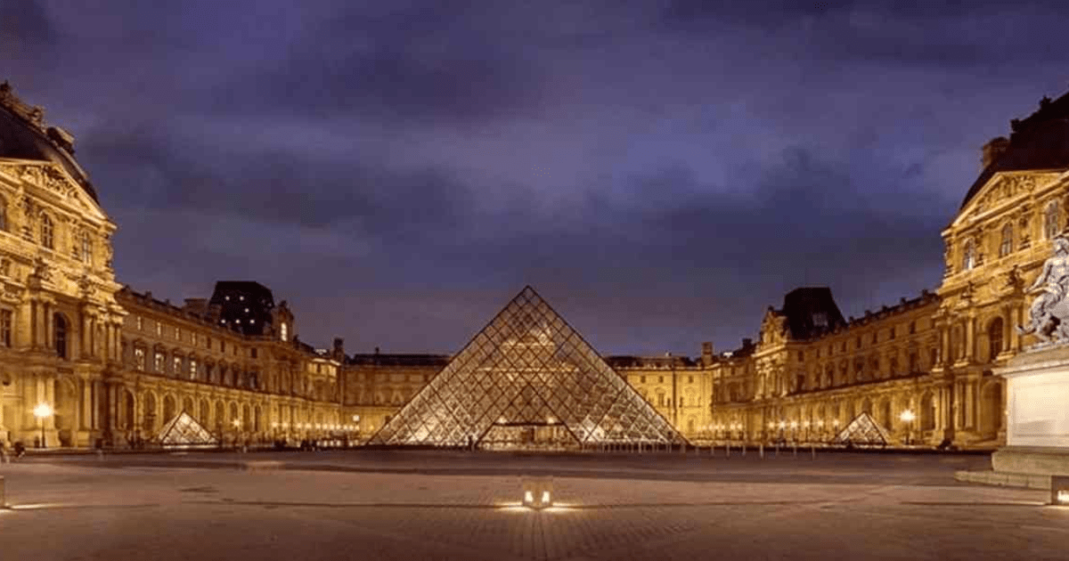 O nouă intrare în Muzeul Luvru