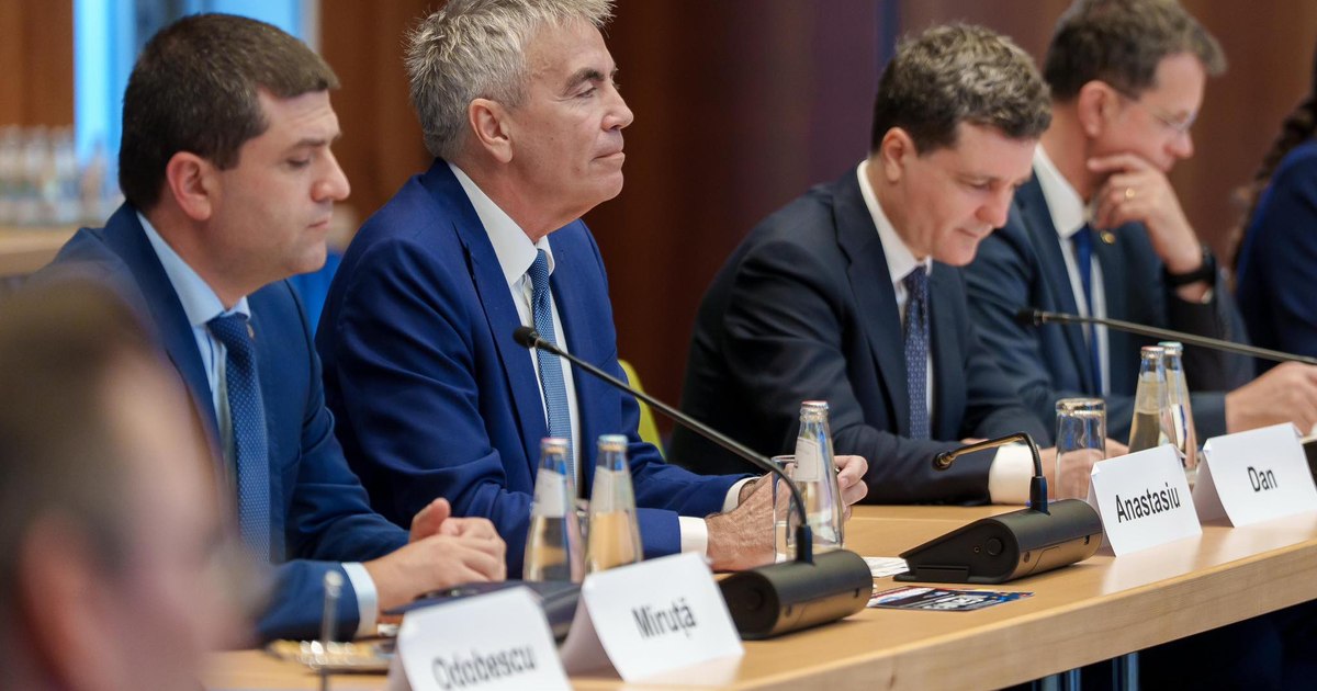Sezonul vânătorii de schelete în dulapurile politicienilor la butoane ...