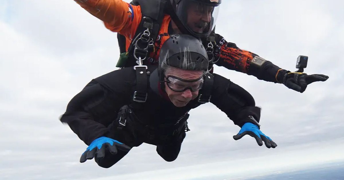 La 106 ani, sare cu parașuta: „Nu am crezut că voi trăi atât de mult”