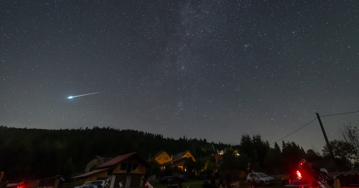 Spectacol pe cer. Imagini inedite cu ploaia de meteori a perseidelor ...