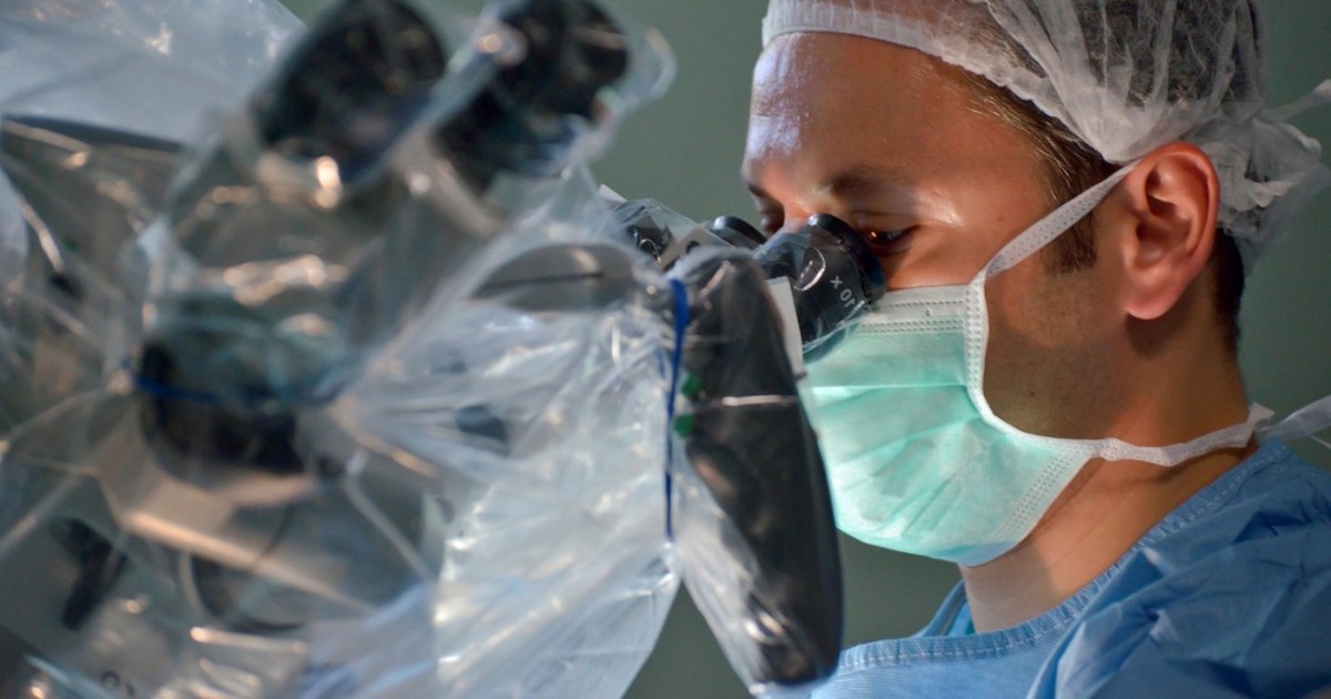 Dr. Ştefan Mindea, neurochirurgul venit de la Stanford la Constanţa ...