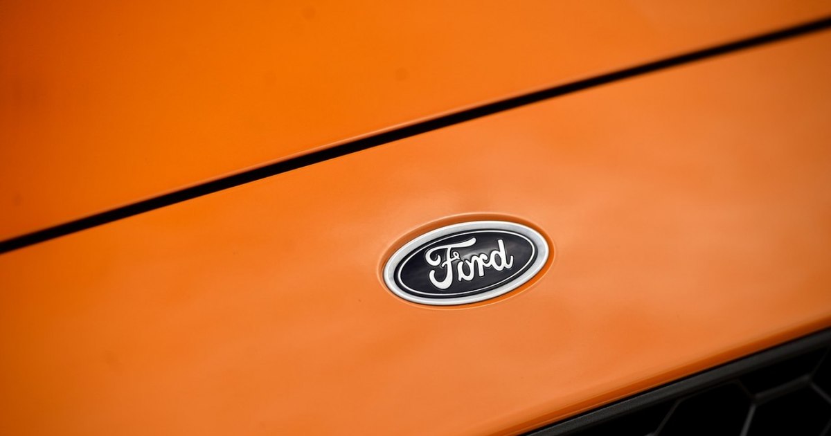 Ford recheamă în service două milioane de maşini ale căror uşi se pot ...