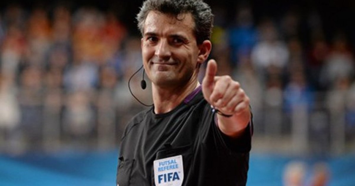 Cele mai tari faze din fotbalul în sală. Un român arbitrează azi finala ...