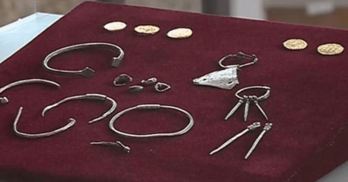 Obiecte de podoabă dacice de o valoare excepţională, recuperate şi ...