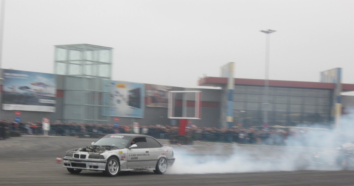 Weekend cu drifturi spectaculoase şi motoare turate pentru ieşeni ...