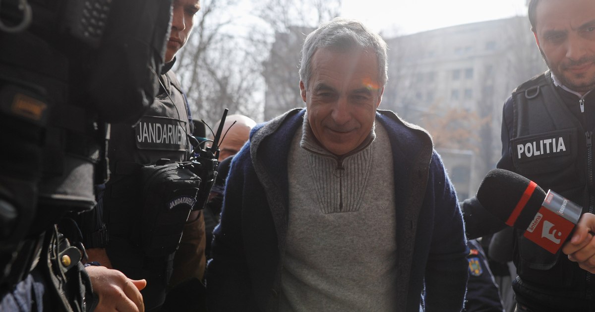 Călin Georgescu, acuzat că a emis ordine de plată false de 1,1 milioane ...