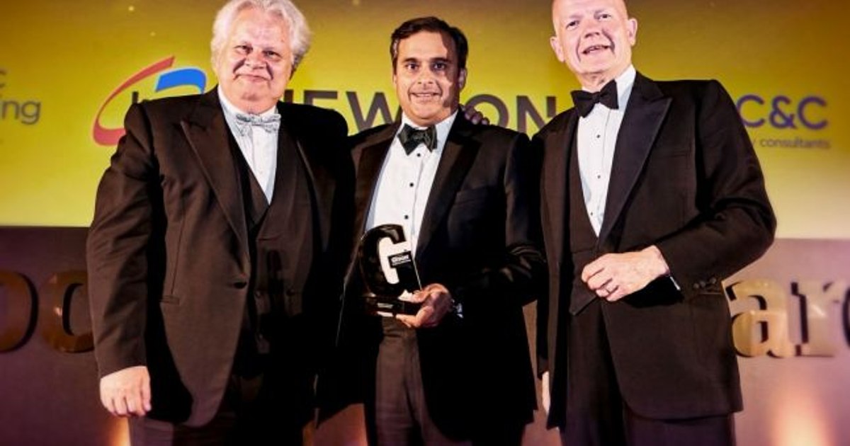 AQUA Carpatica, reprezentată de Jean Valvis, a acordat unul dintre cele ...