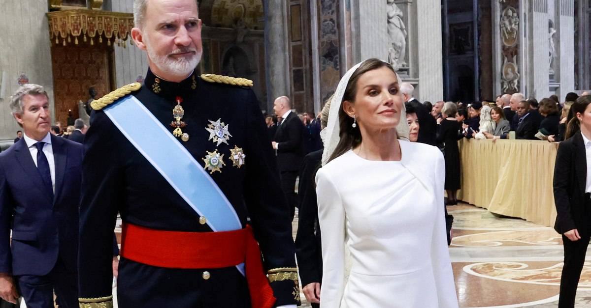 Regine și prințese în alb, la Vatican! Doar ele au voie sa se îmbrace ...