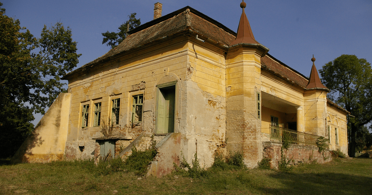 Castelul „Wekerle-Petala” din Clopodia