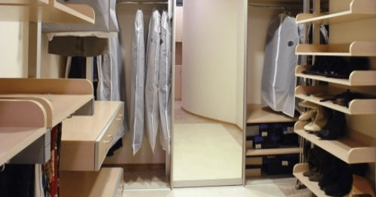 Organizare dressing. Cele 5 reguli de aur pentru aranjarea lui