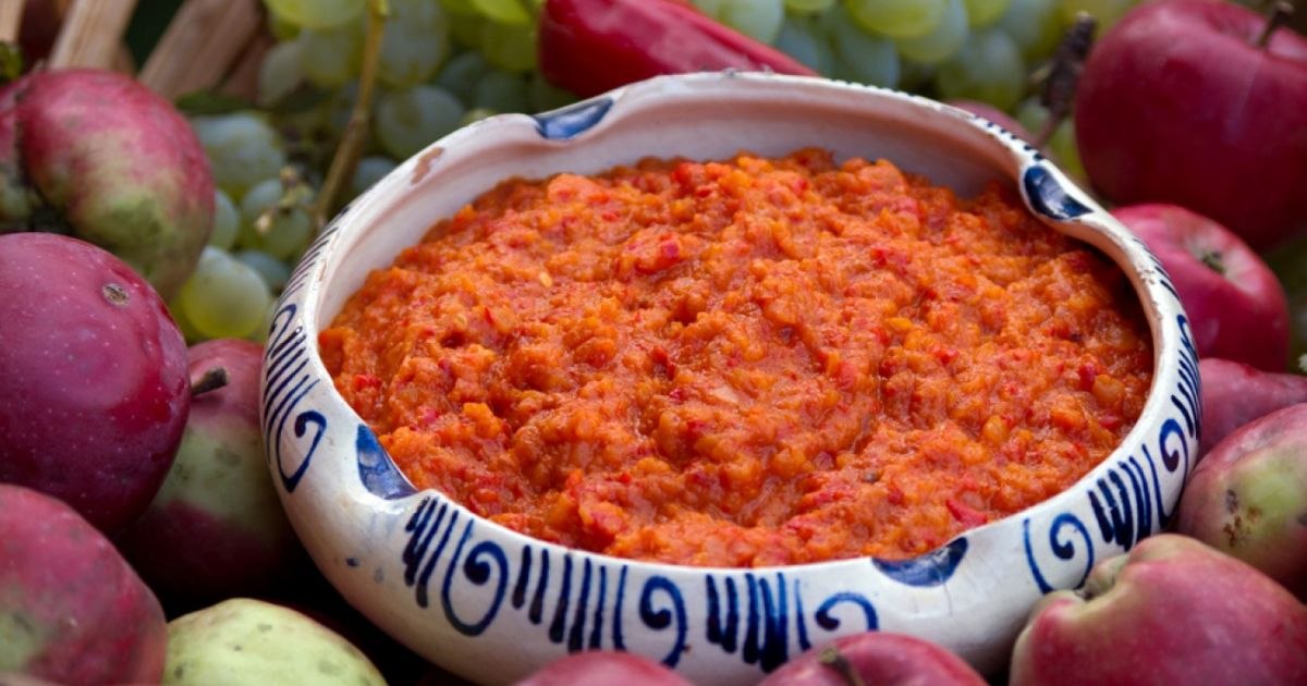 Cum se prepară zacusca mediteraneană cu fulgi chilli şi măsline ...