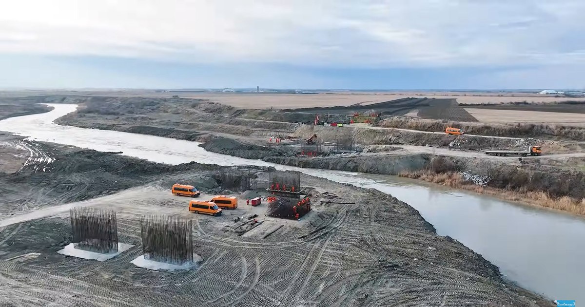 Pod de pe Autostrada Moldovei (A7), unul dintre cele mai lungi din țară ...