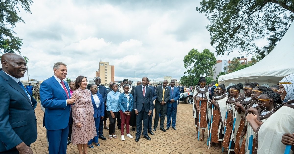 Turneul african al lui Iohannis, între alerte de călătorie, safari și ...
