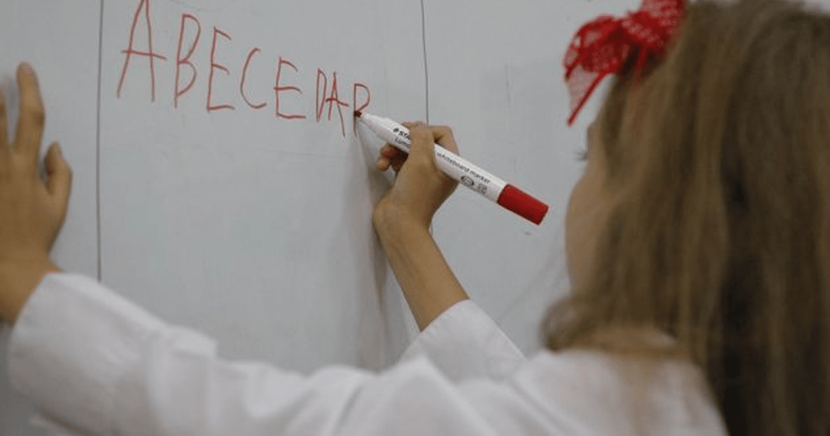 Epitetul antepus şi alte fineţuri literare